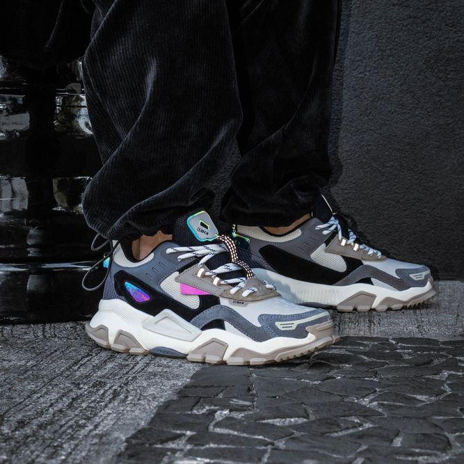 Tênis Qix Trek Bege / Grafite | Emporium Brazil